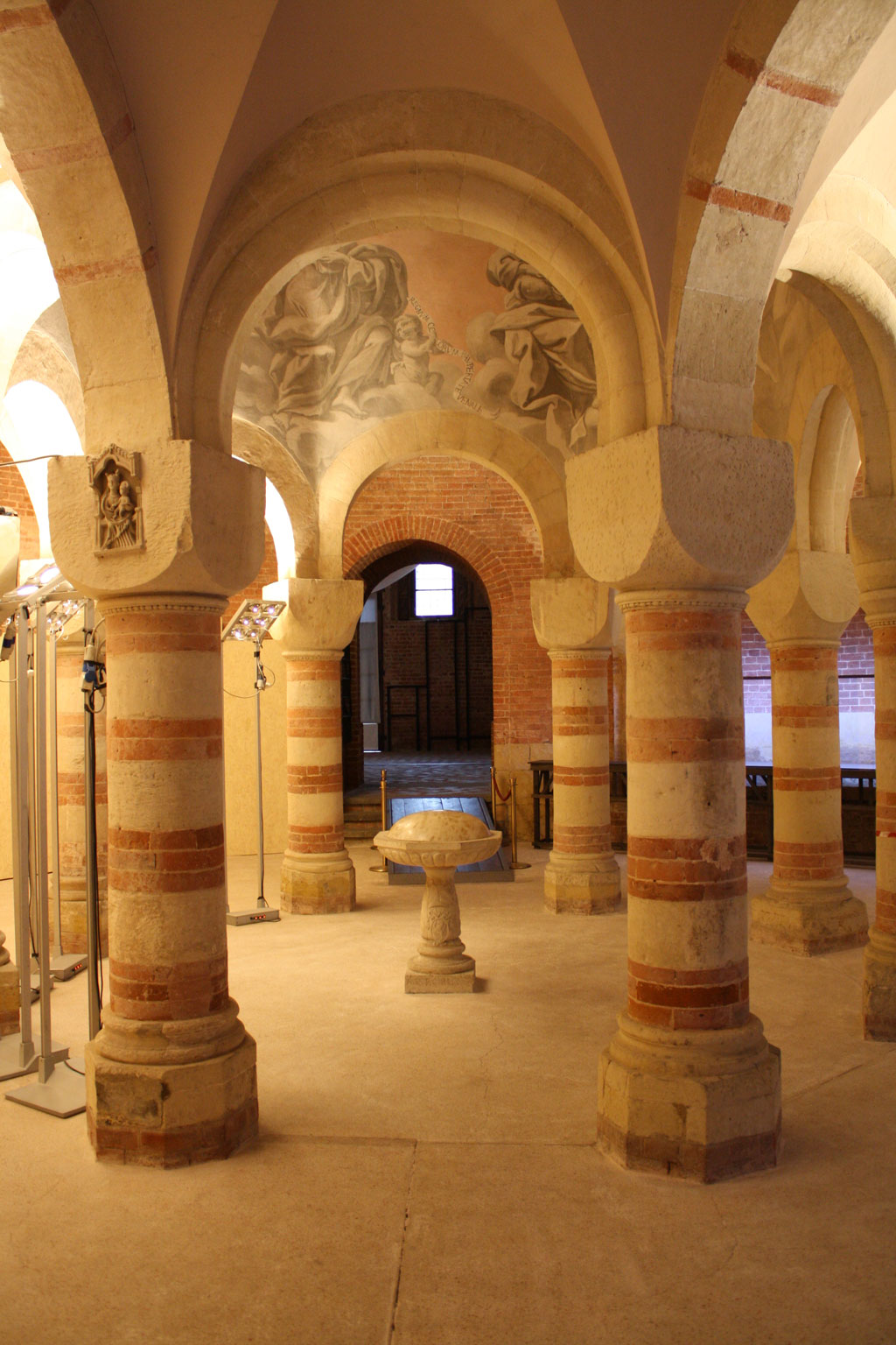 3.22 Wat is een doopvont? Waarom al die beelden in de kerk? | Tweeting ...